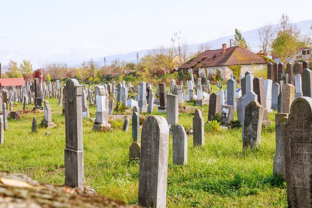 3 Cheshvan: The Yahrtzeit of Maran Rav Ovadiah Yosef - The Matzeiva of ...