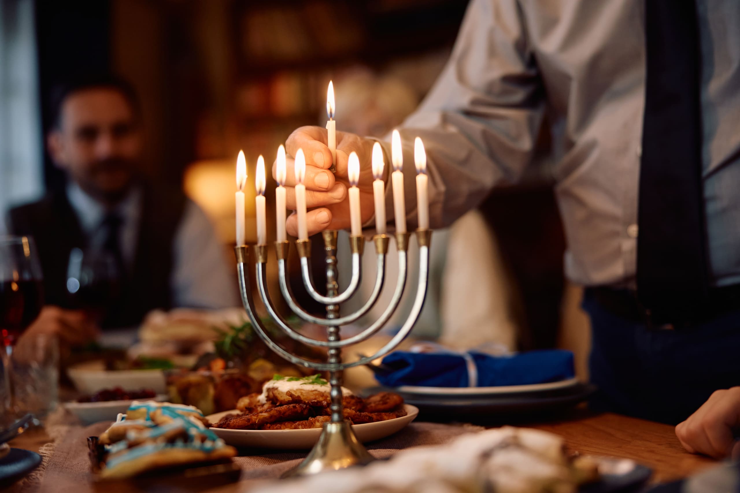 The Exhilarating Practice of Davening Mincha Erev Shabbos Chanukah ...