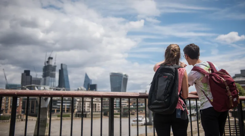 oxford-summer-courses-students-looking-over-london