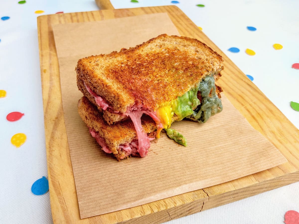Rainbow toast (sándwich de arcoíris)