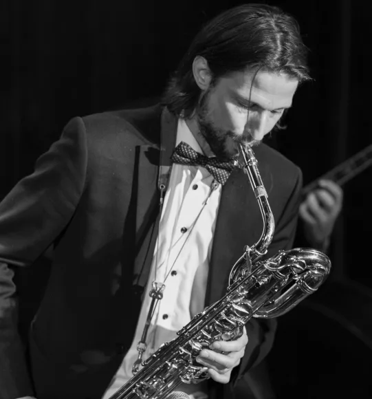 Adam Falk flera band från Ånge → Kontakta artisten här