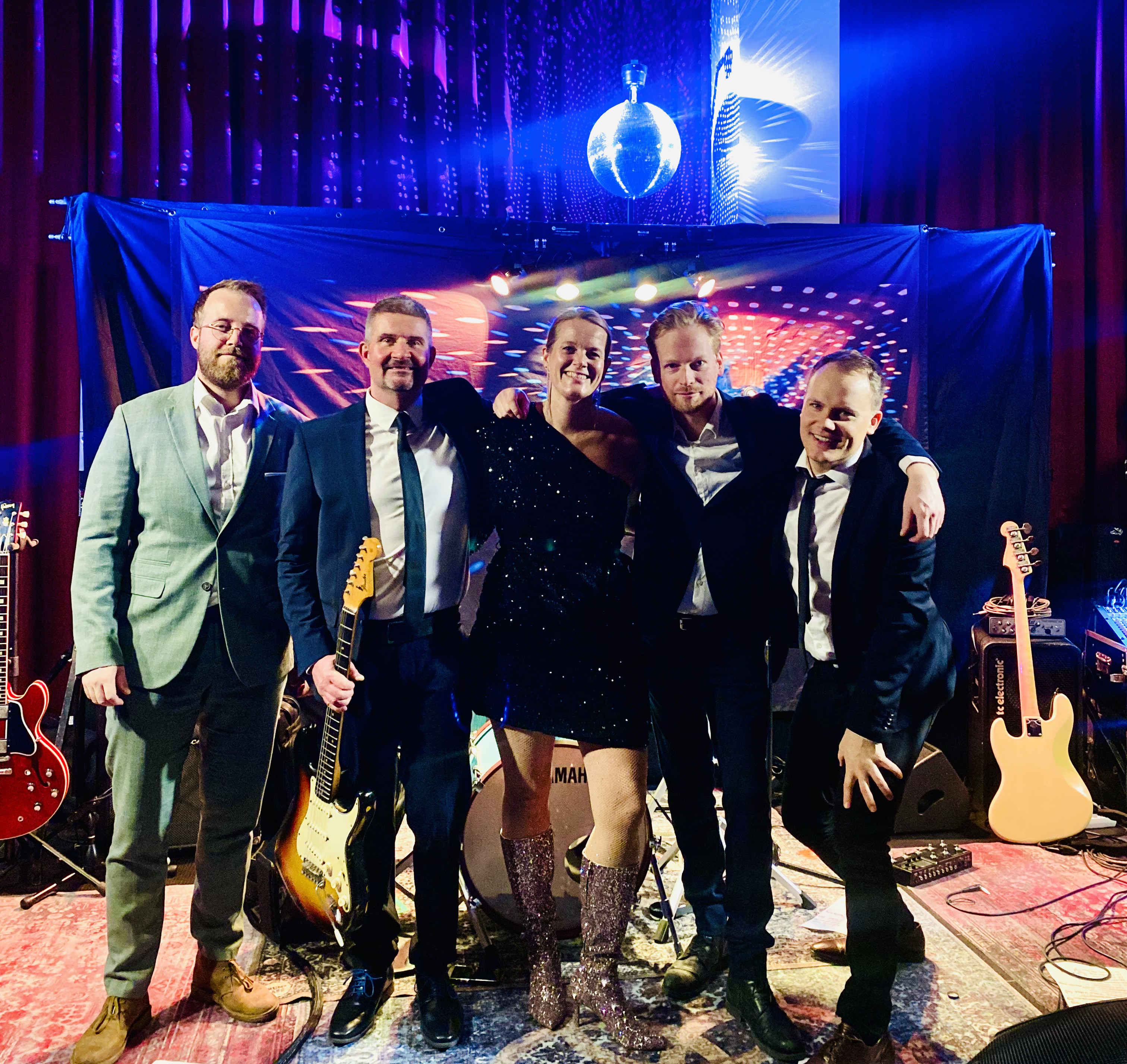 All Stars partyband & Dj fra København → Kontakt artisten her