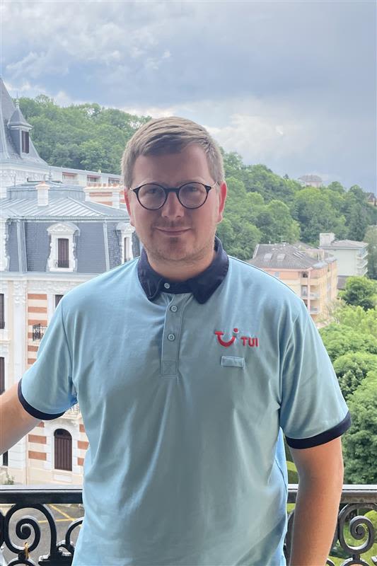 TUI Group employees discuss with you | TUI Group