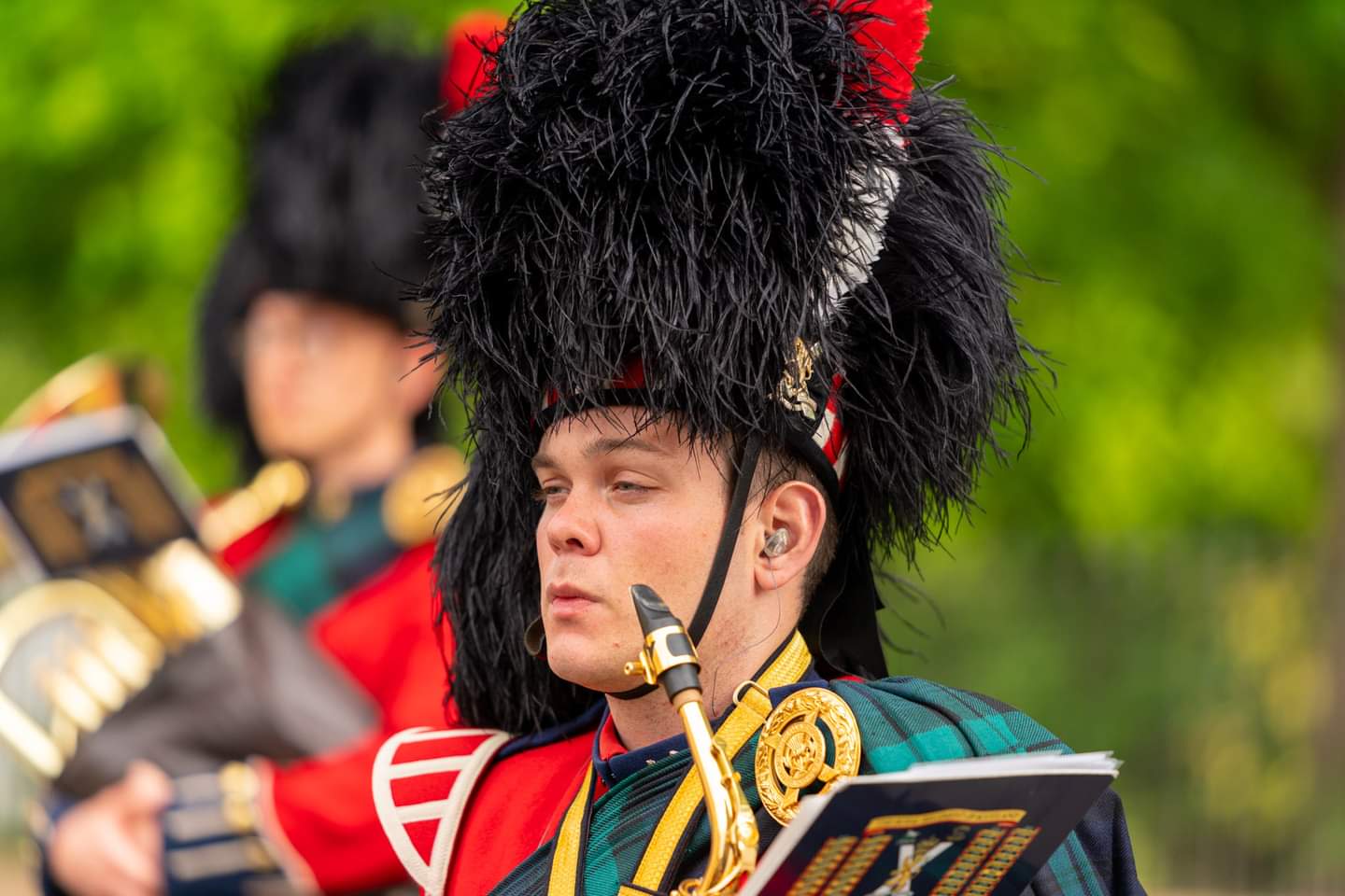 British Army employees discuss with you | British Army