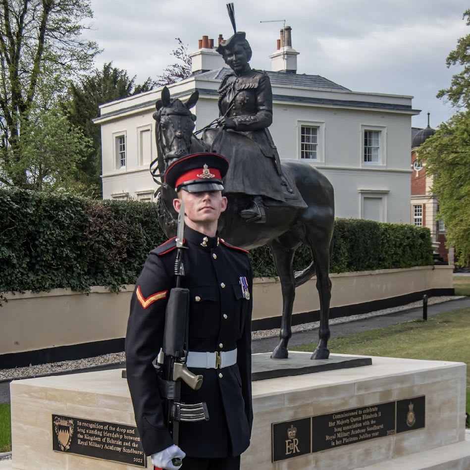 British Army employees discuss with you | British Army