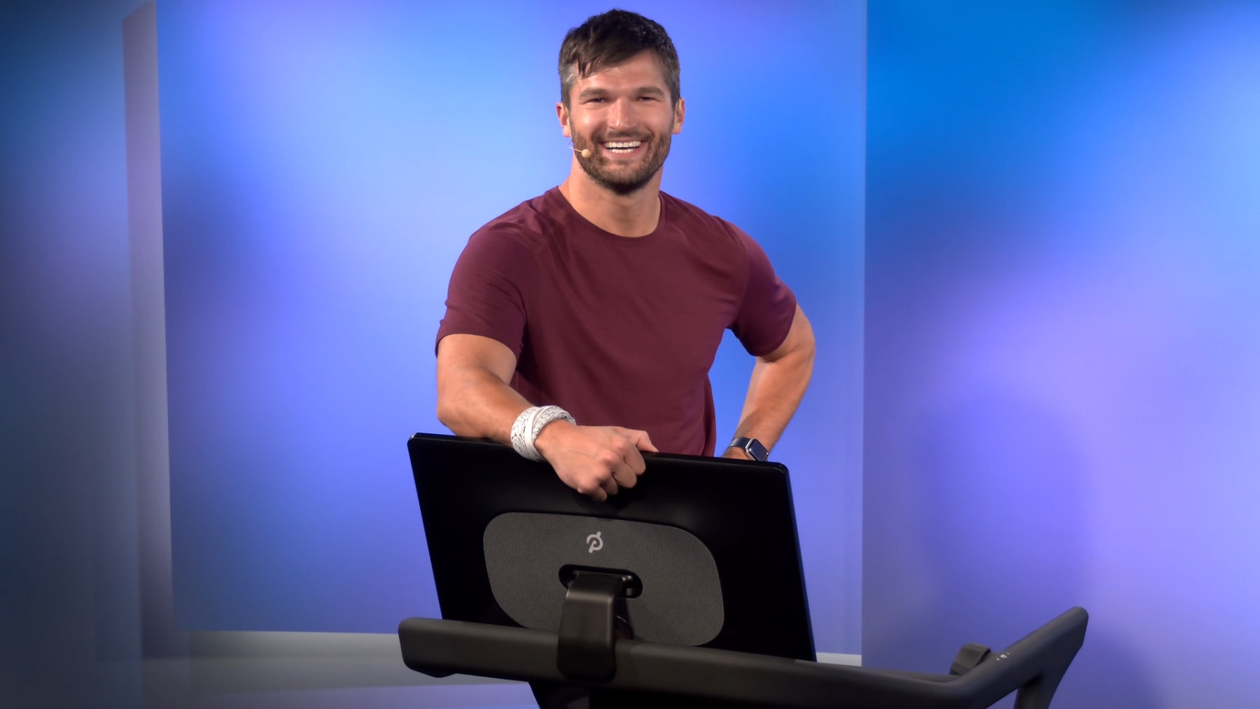 45 min 90s Walk | Peloton Walking Classes