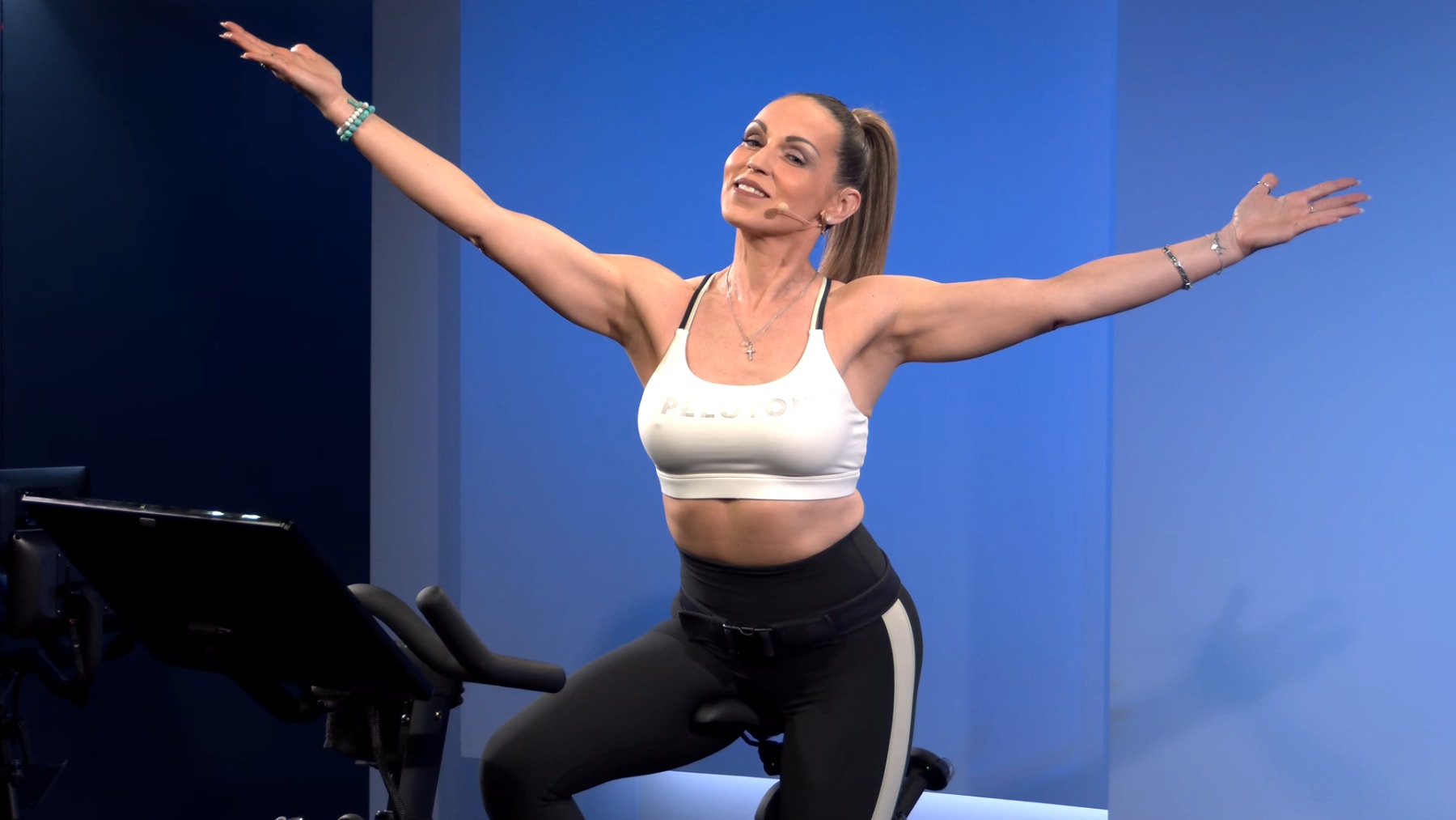 30 min Dance Music Ride | Peloton Cycling Classes