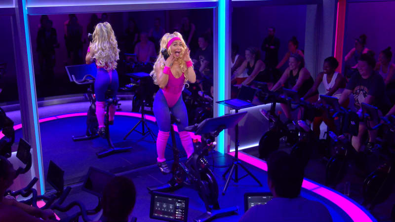 30 min Live DJ Ride | Peloton Cycling Classes
