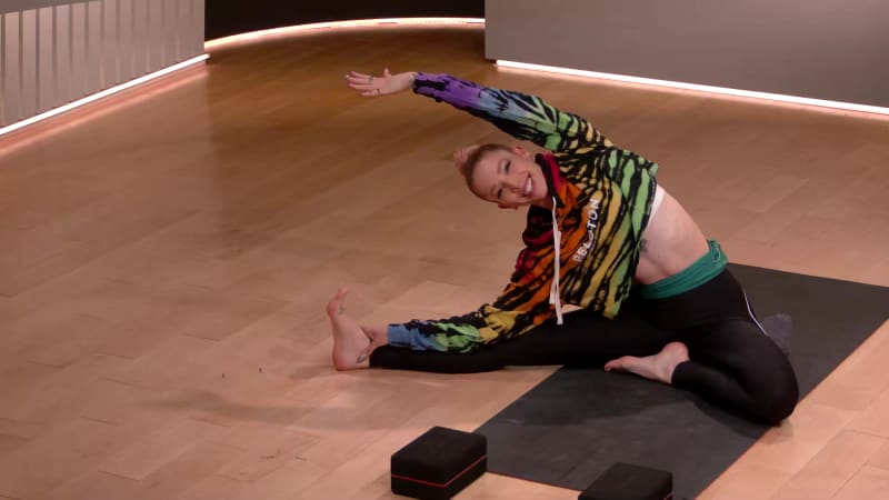 10 min Focus Flow: Floor Poses | Peloton Yoga Classes