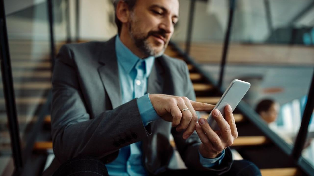 News: Personal smartphone use at work reduces stress levels: Study