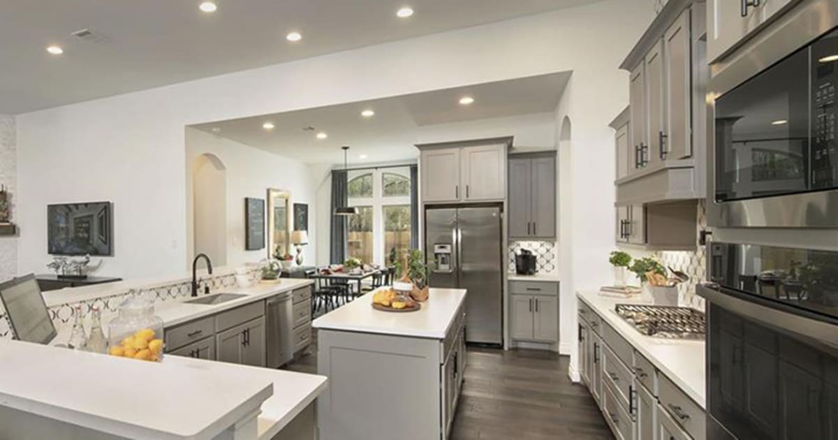 A Homebuyer’s Guide to Touring a Model Home | Blog | Perry Homes