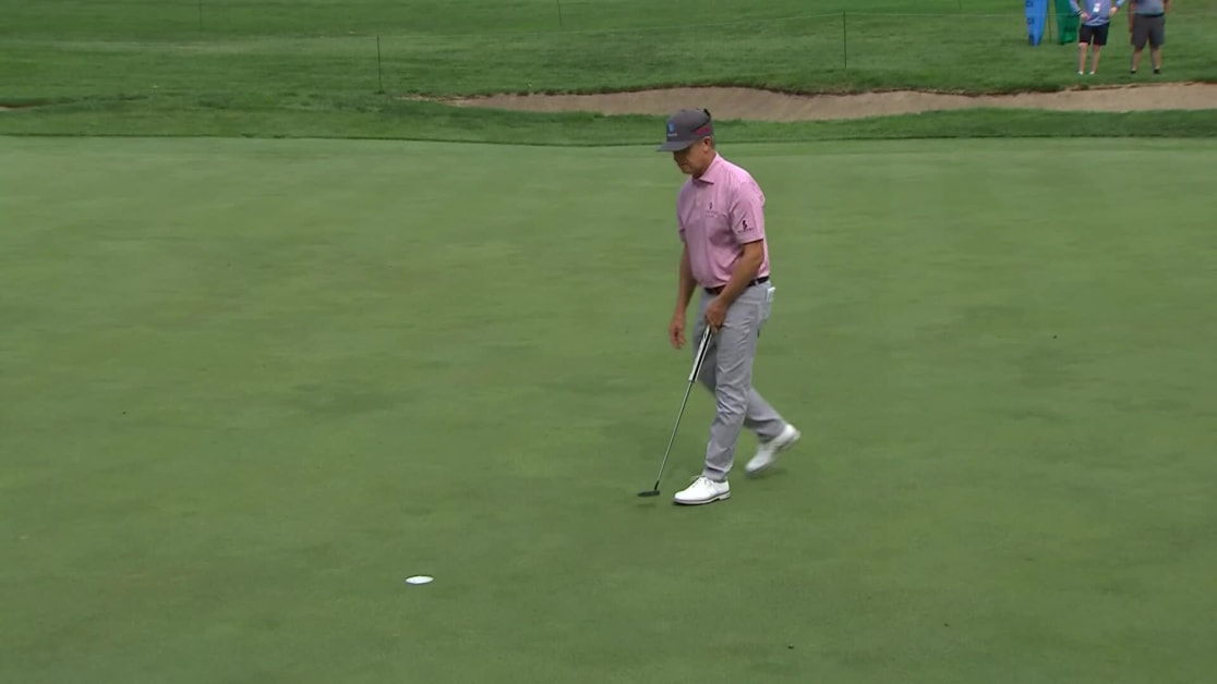 David Toms makes birdie putt at Sanford International
