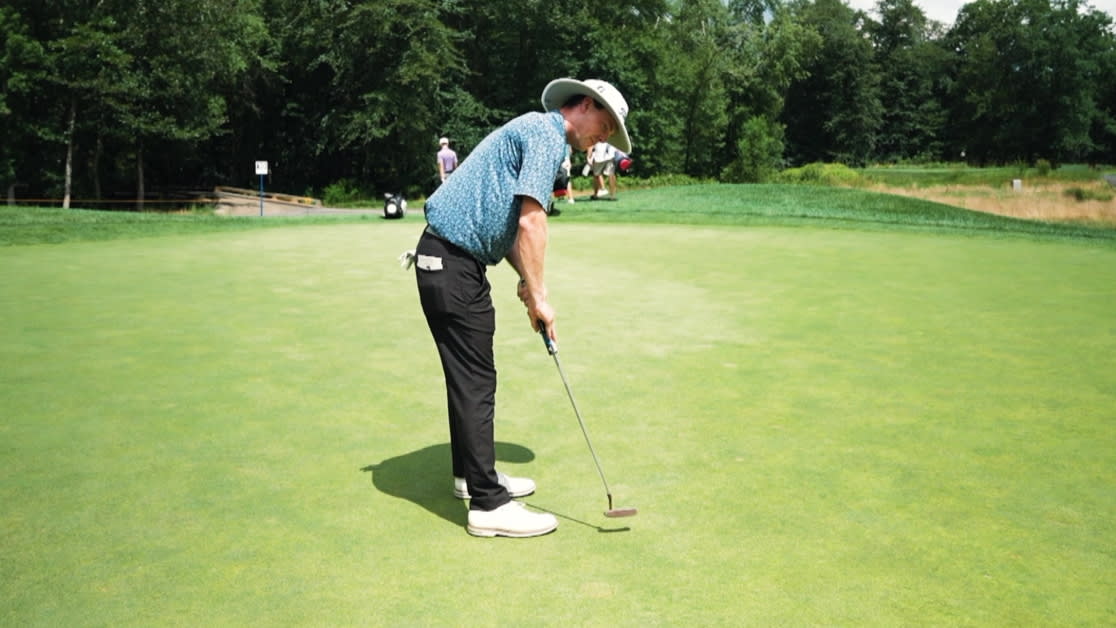 Joe Highsmith explains his unorthodox reverse-claw putting grip