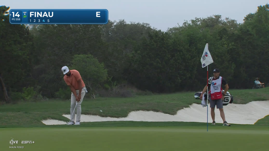 Tony Finau chips in for birdie from rough at Valero
