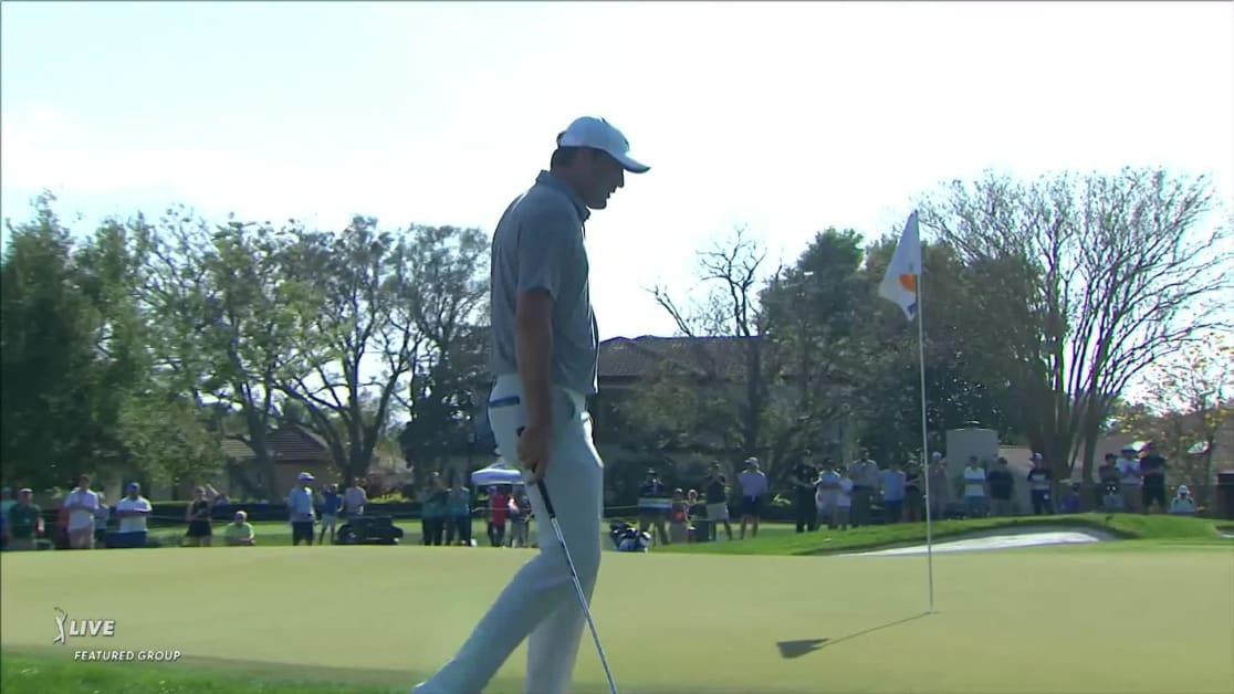 Scottie Scheffler chips in for birdie at Arnold Palmer