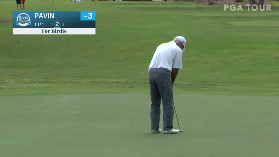 Corey Pavin sinks birdie putt at SAS Championship