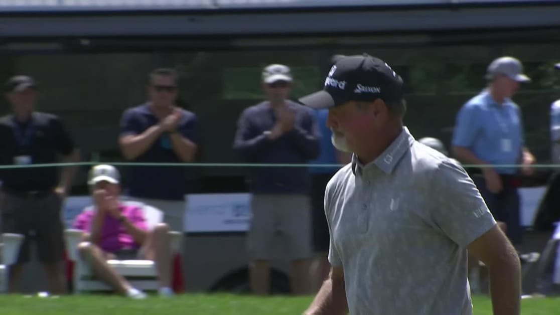 Jerry Kelly throws a dart to set up birdie at American