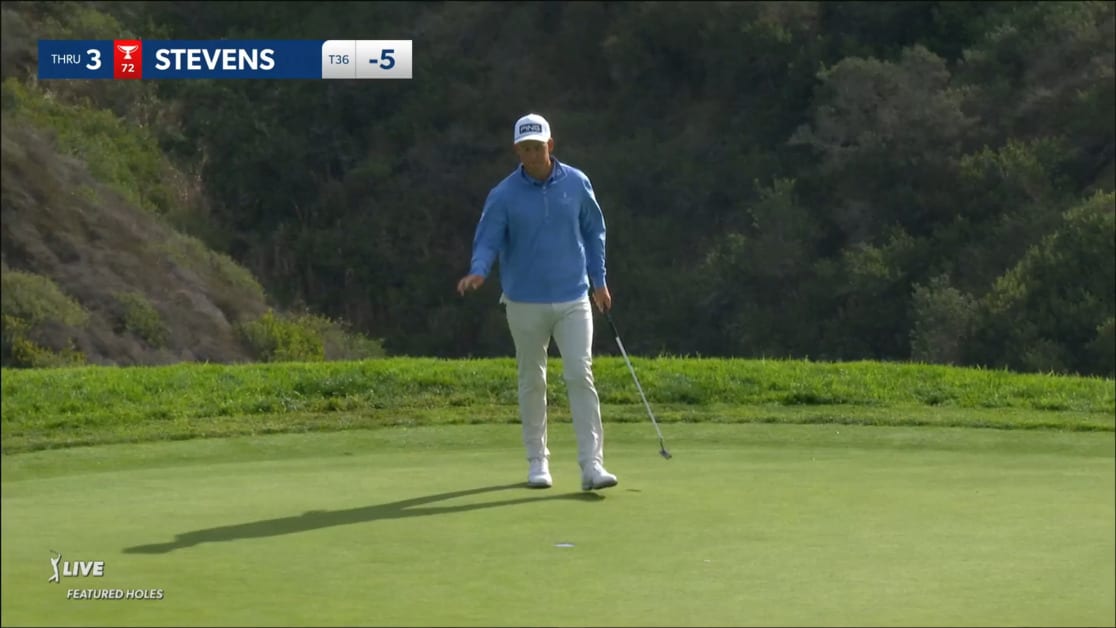 Sam Stevens makes birdie putt from fringe at Farmers