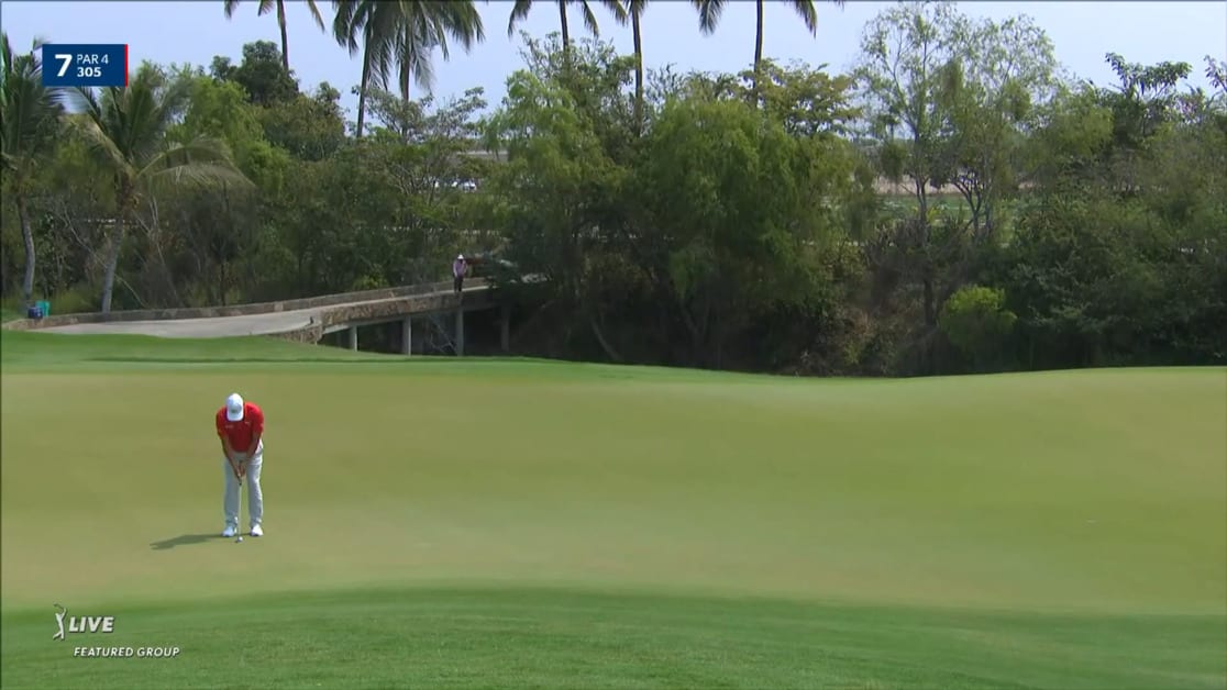 Gary Woodland drains a 31-foot birdie putt at Mexico Open