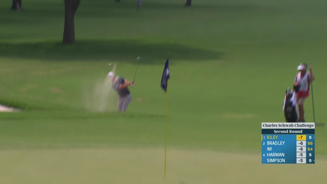 Davis Riley's bunker play leads to birdie at Charles Schwab