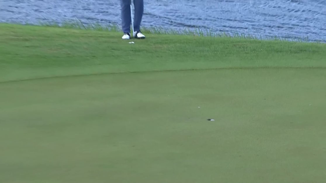 Jim Herman holes birdie putt from the fringe at Puerto Rico