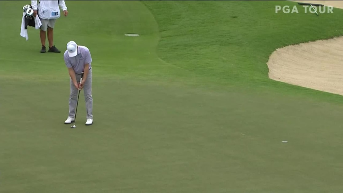 David Toms drains birdie putt at Mitsubishi