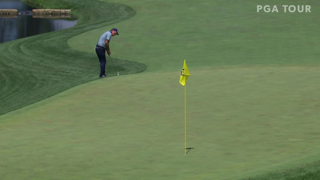 Phil Mickelson sinks a 54-foot eagle on No. 14 in Round 3 at the Memorial