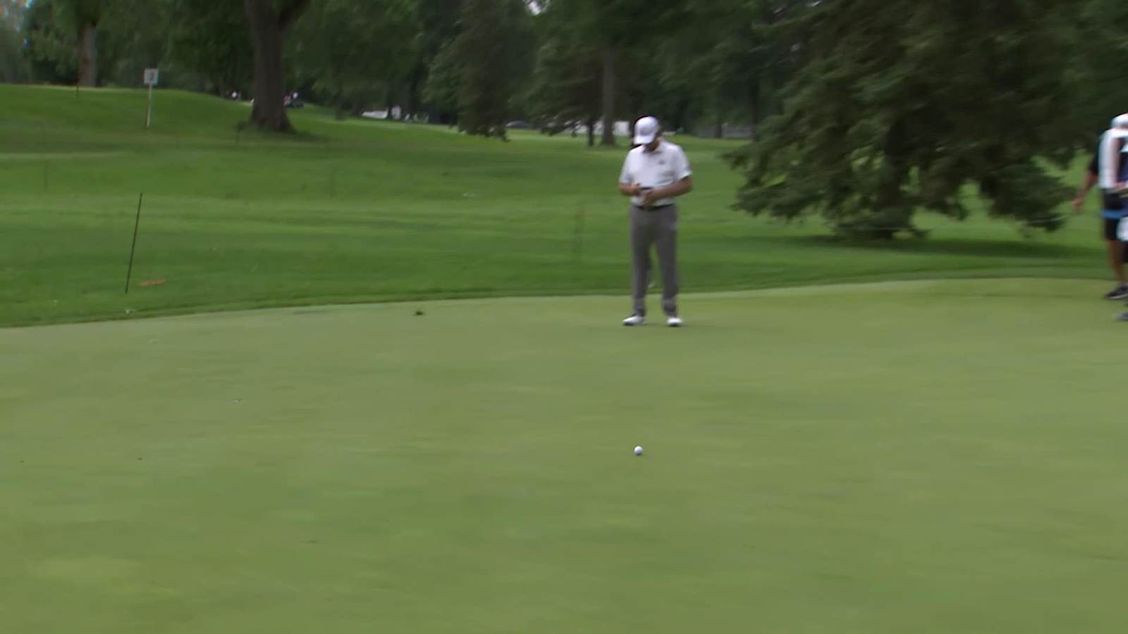 Stewart Cink makes birdie putt on No. 4 at Kaulig Companies Championship