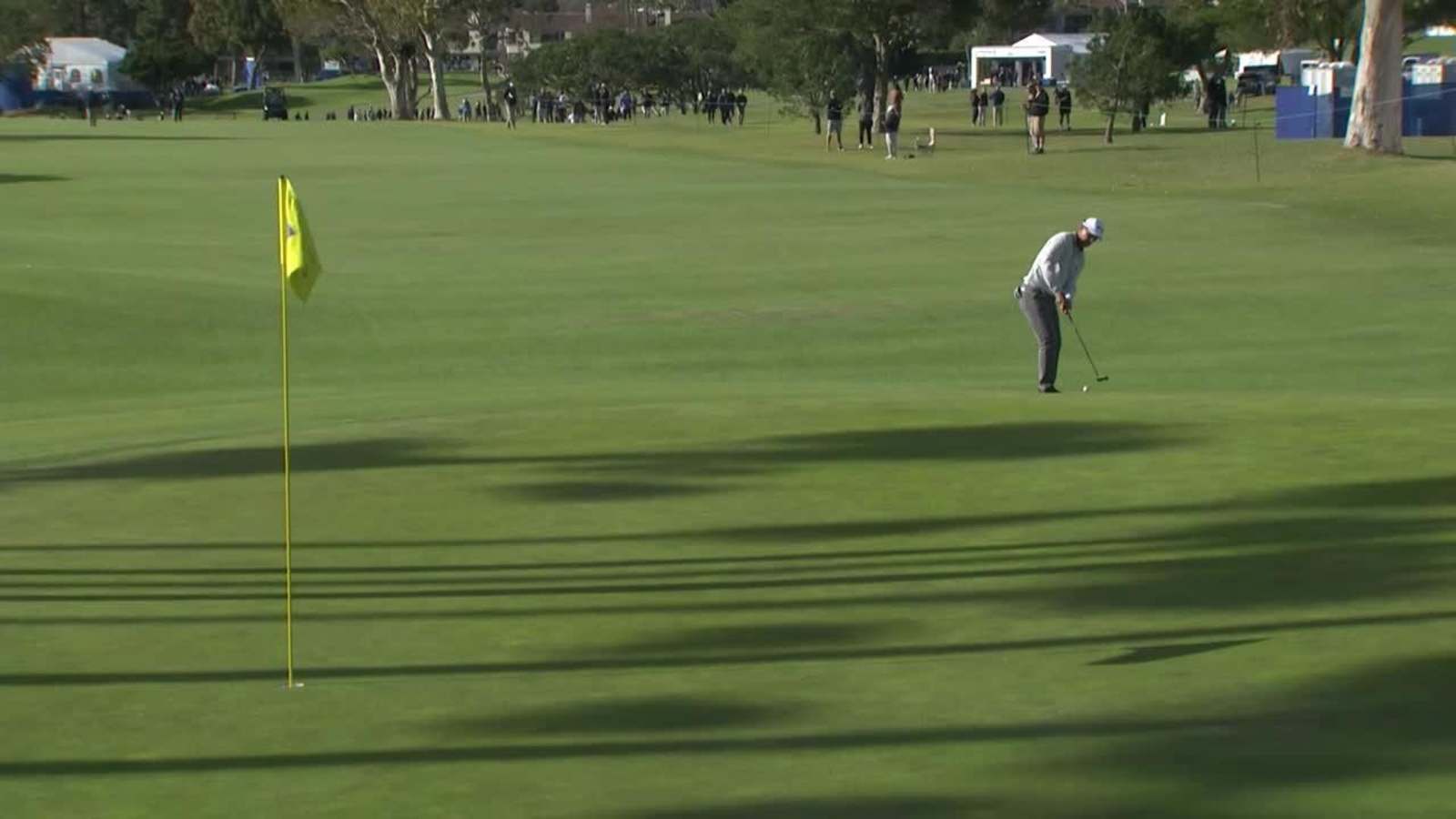 Mike Weir makes birdie on No. 15 at Hoag Classic