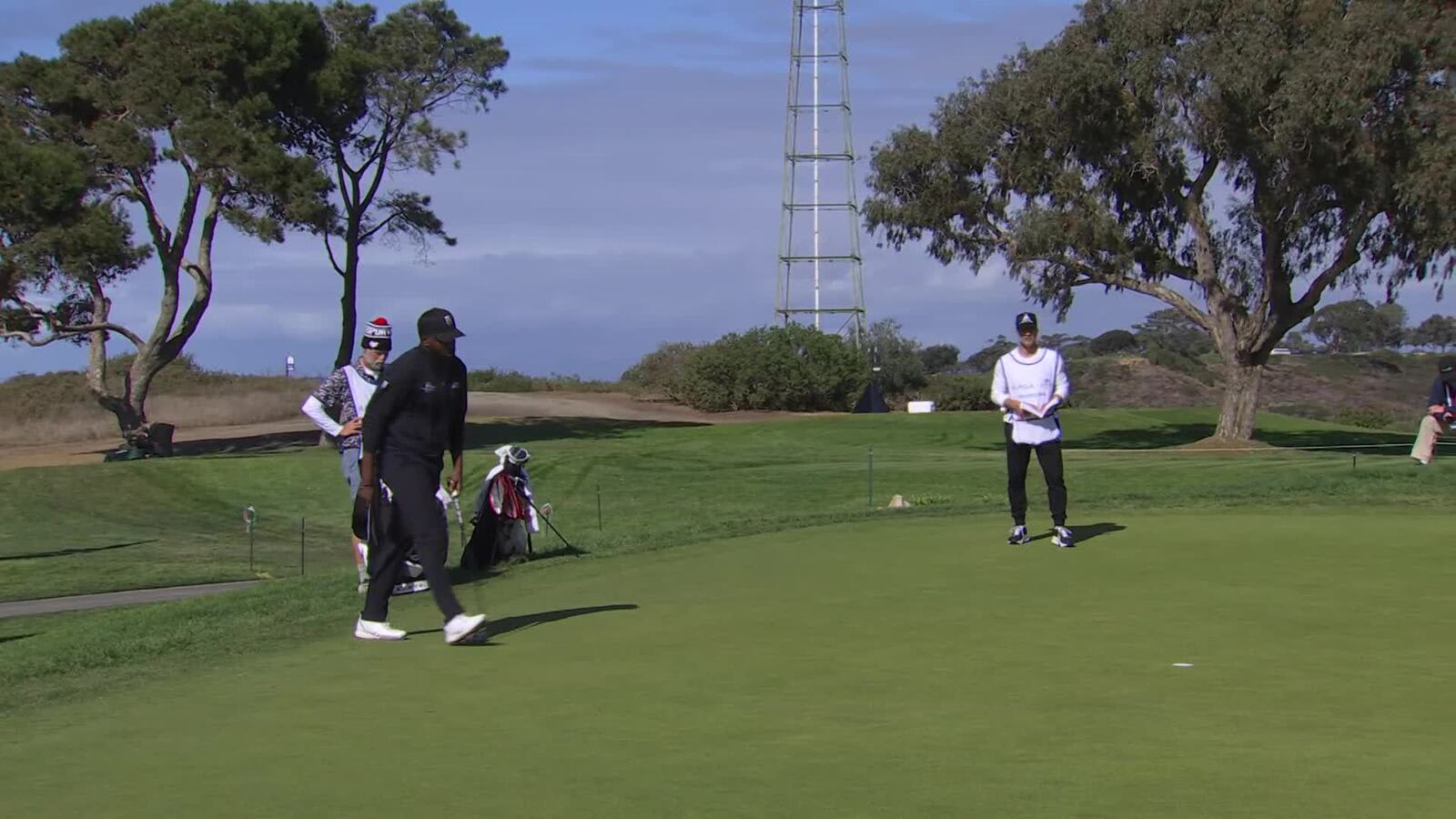 Gregory Odom Jr. makes nice par putt from fringe at APGA Farmers