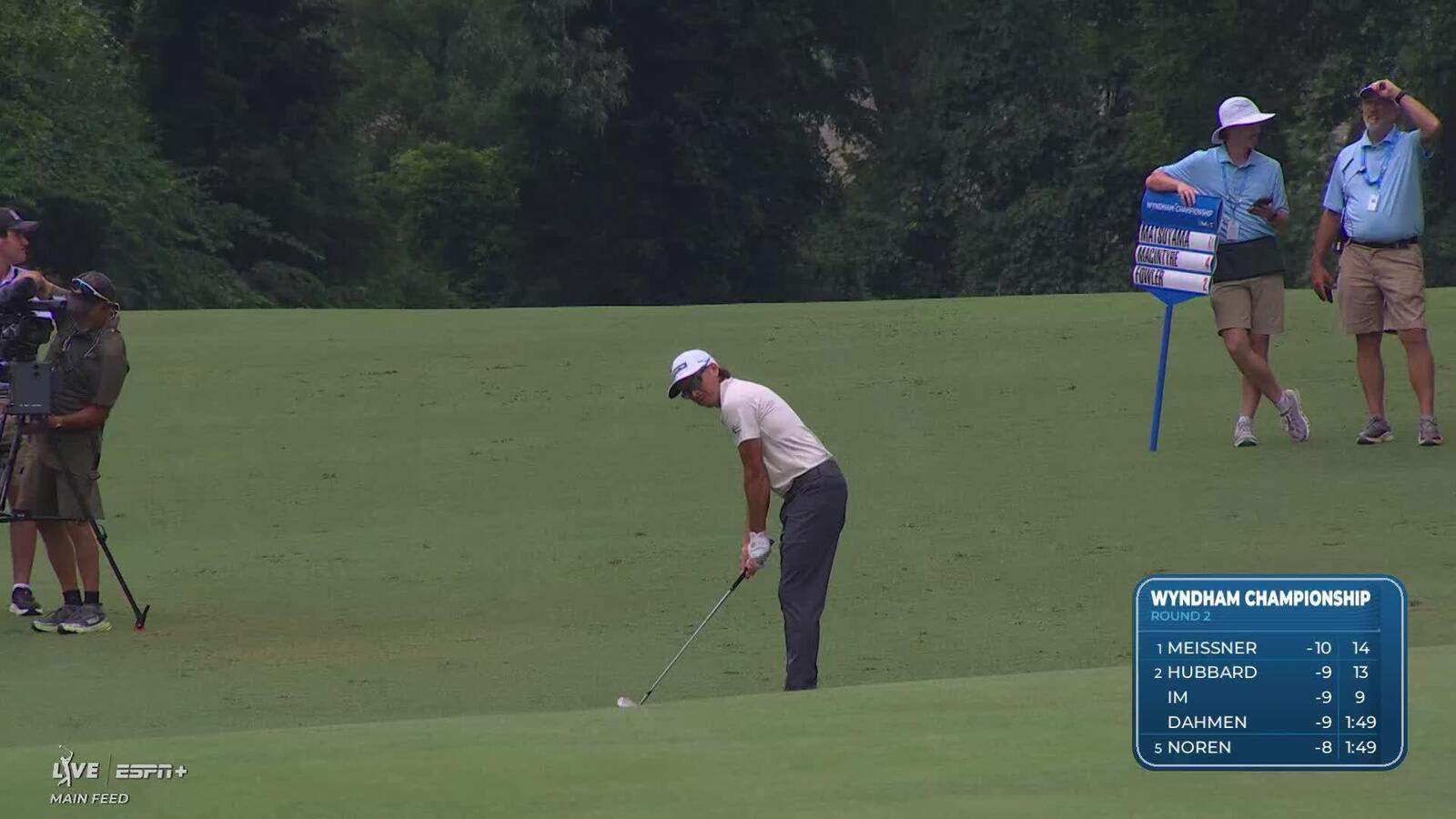 Rickie Fowler goes flag-hunting to set up birdie at Wyndham