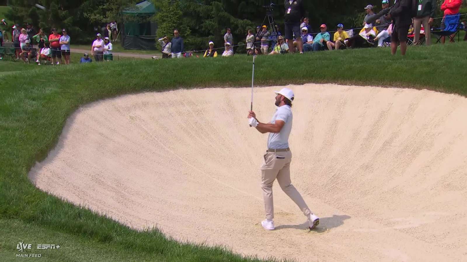 Max Homa rides a beautiful bunker shot to birdie at the Memorial