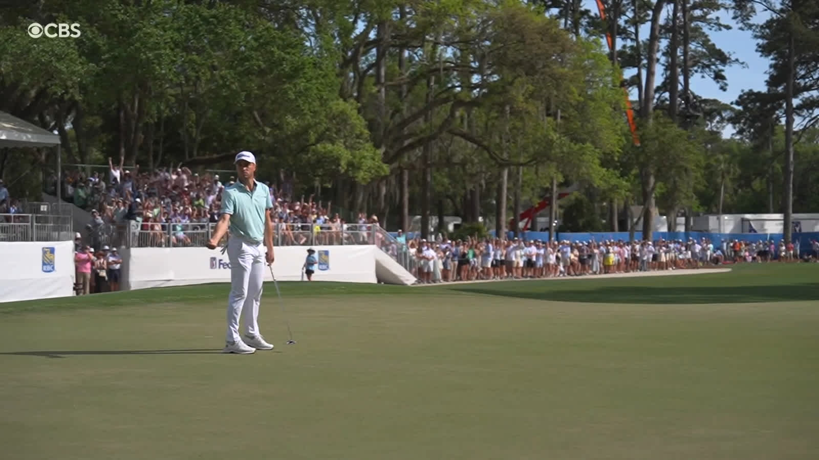 Justin Thomas sinks 24-foot birdie putt at RBC Heritage