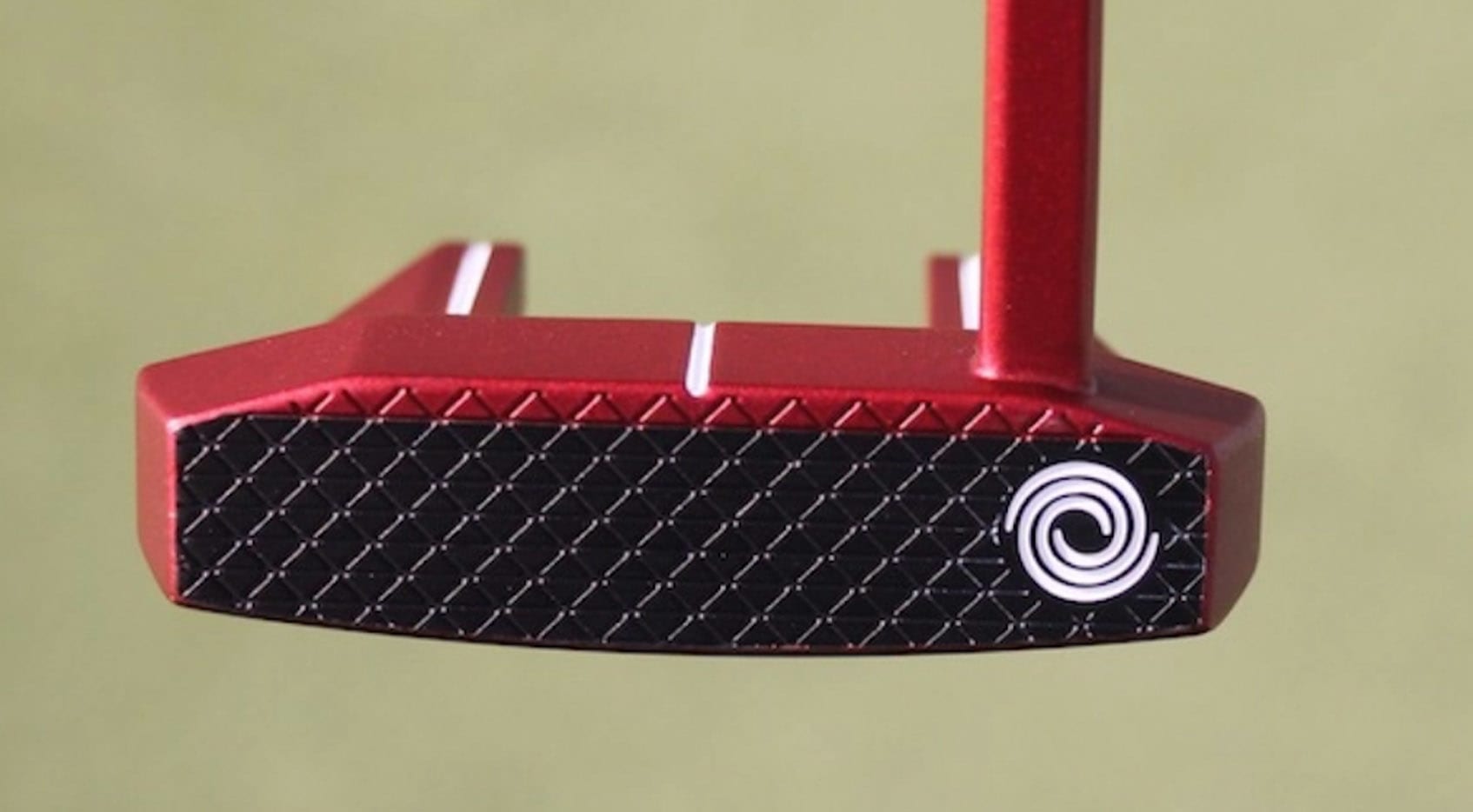Xander Schauffele reveals ‘incognito’ red putter - PGA TOUR