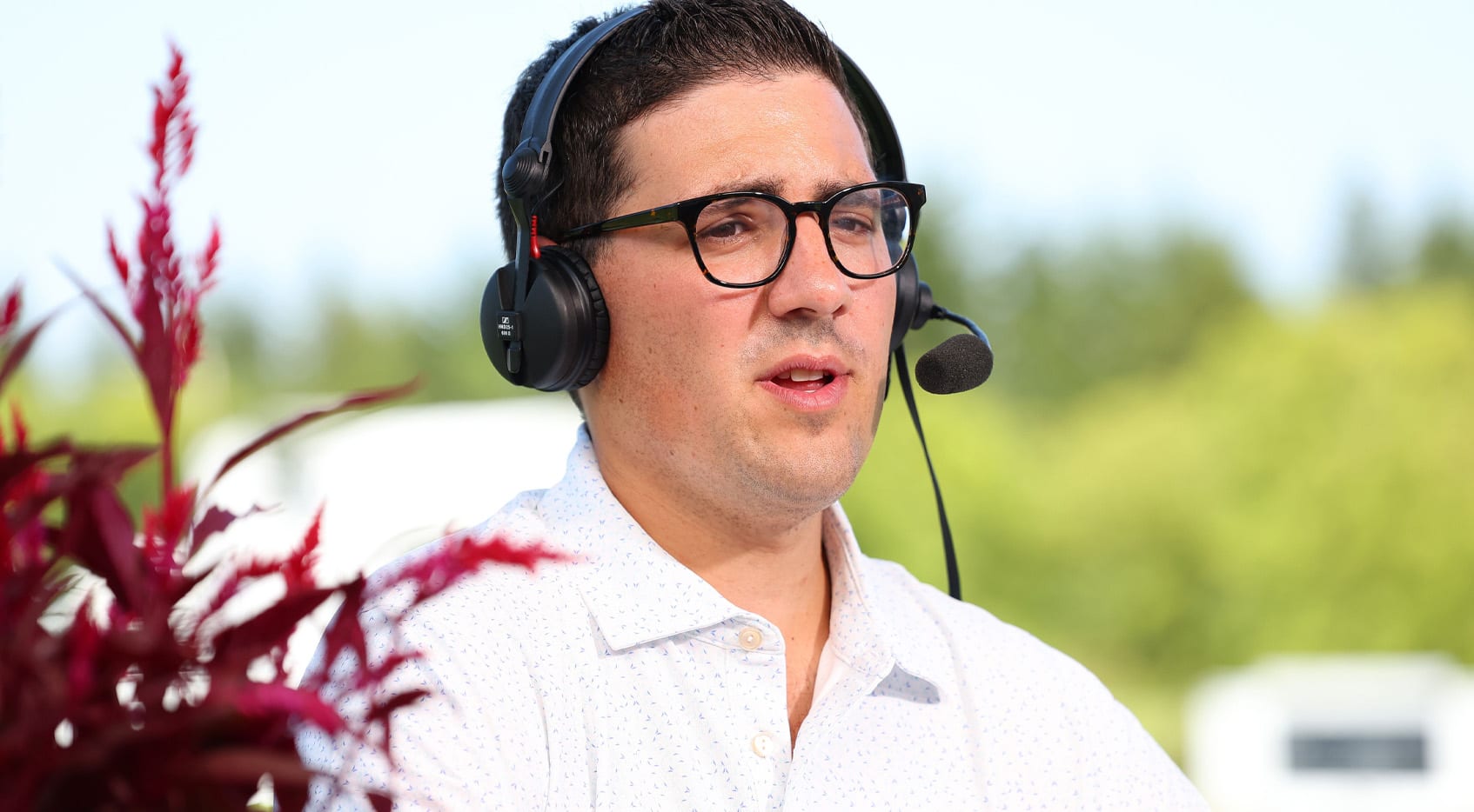 Organized chaos: Behind the scenes of Barstool Sports' live golf ...