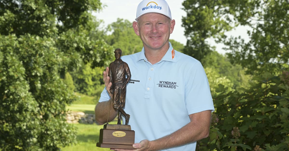 Brandt Snedeker honored with PGA TOUR’s Payne Stewart Award presented ...