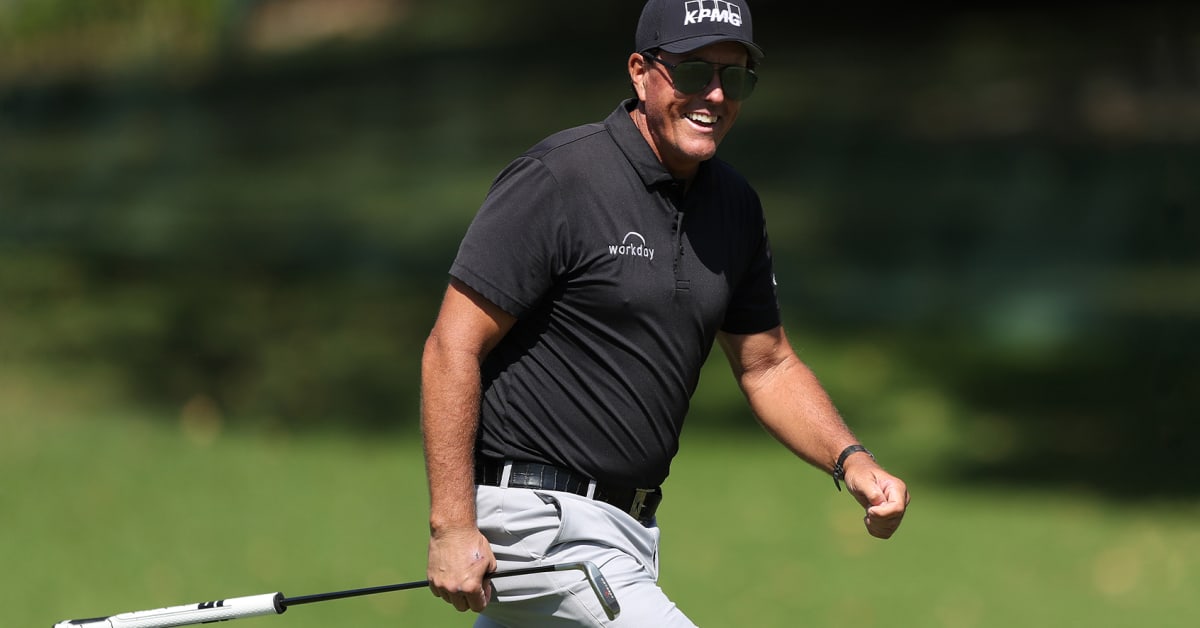 Phil Mickelson uses longer arm-lock putter at Fortinet Championship ...