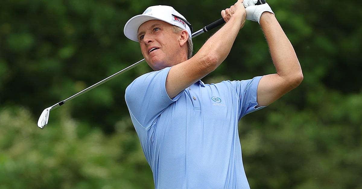David Toms takes two-shot lead at Mitsubishi Electric Classic - PGA TOUR