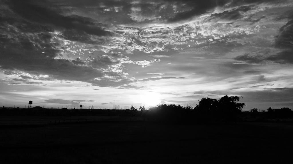 Monochromatic Sunset II | photosbyarvin