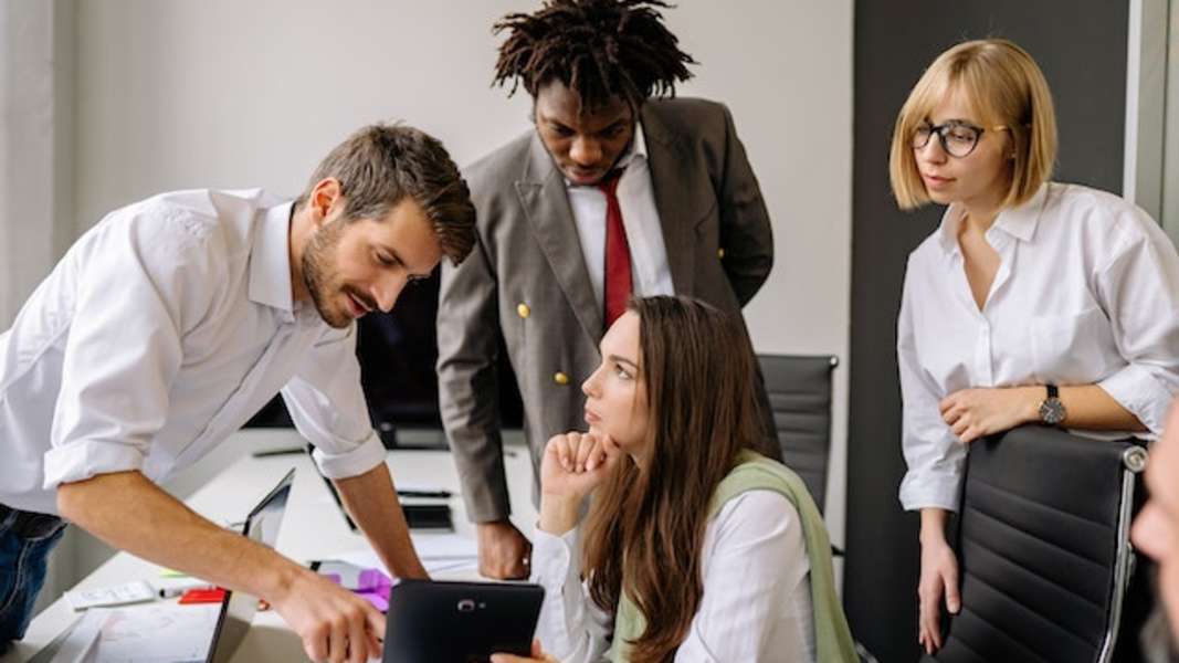 Mass Hiring Strategies: How to Recruit People in Volume Mass Hiring Strategies: How to Recruit People in Volume