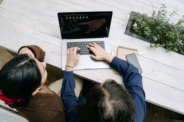 How To Screen Candidates Before A Job Offer: 2023 Guide