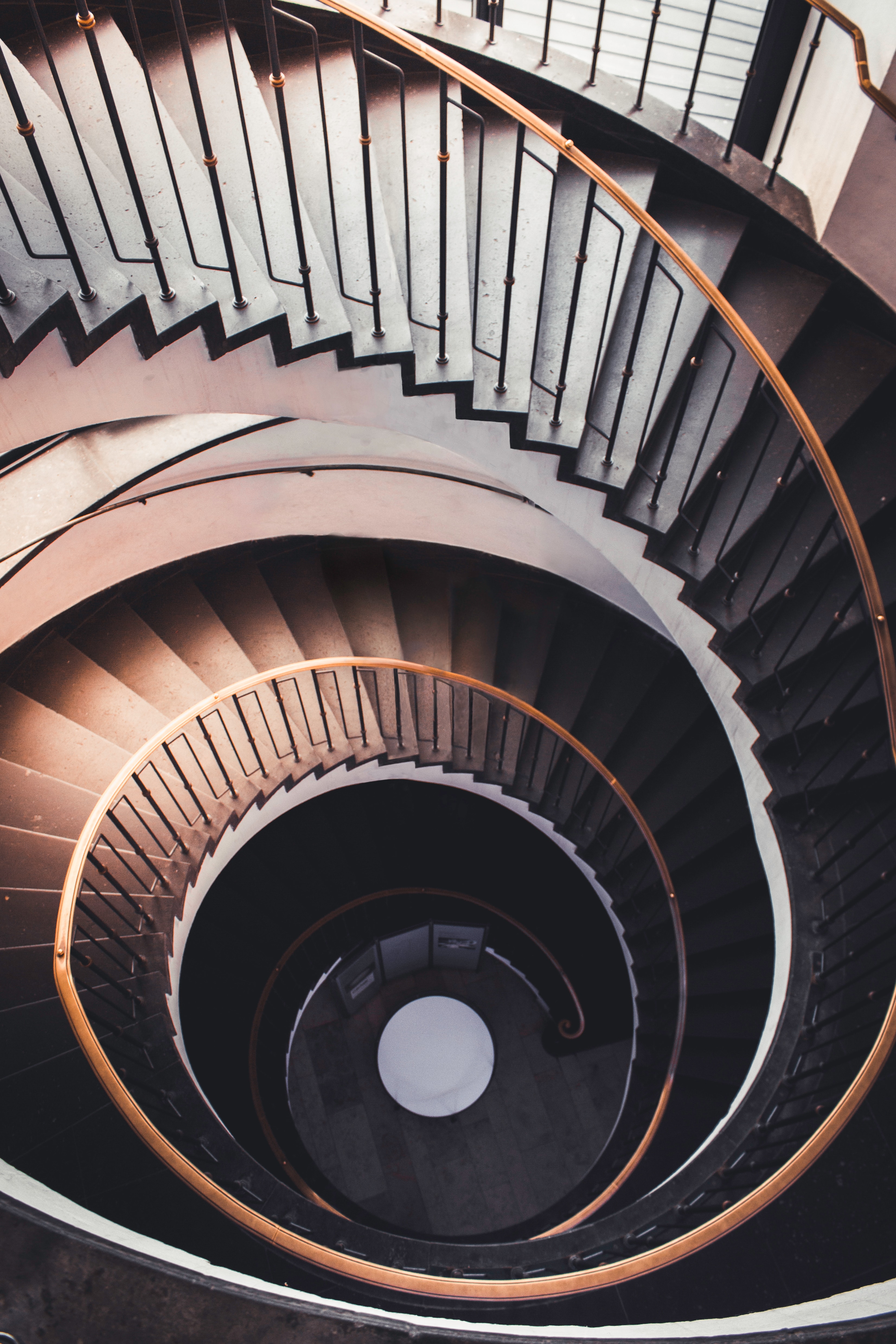 The Climbing Staircase Problem: How to Solve It