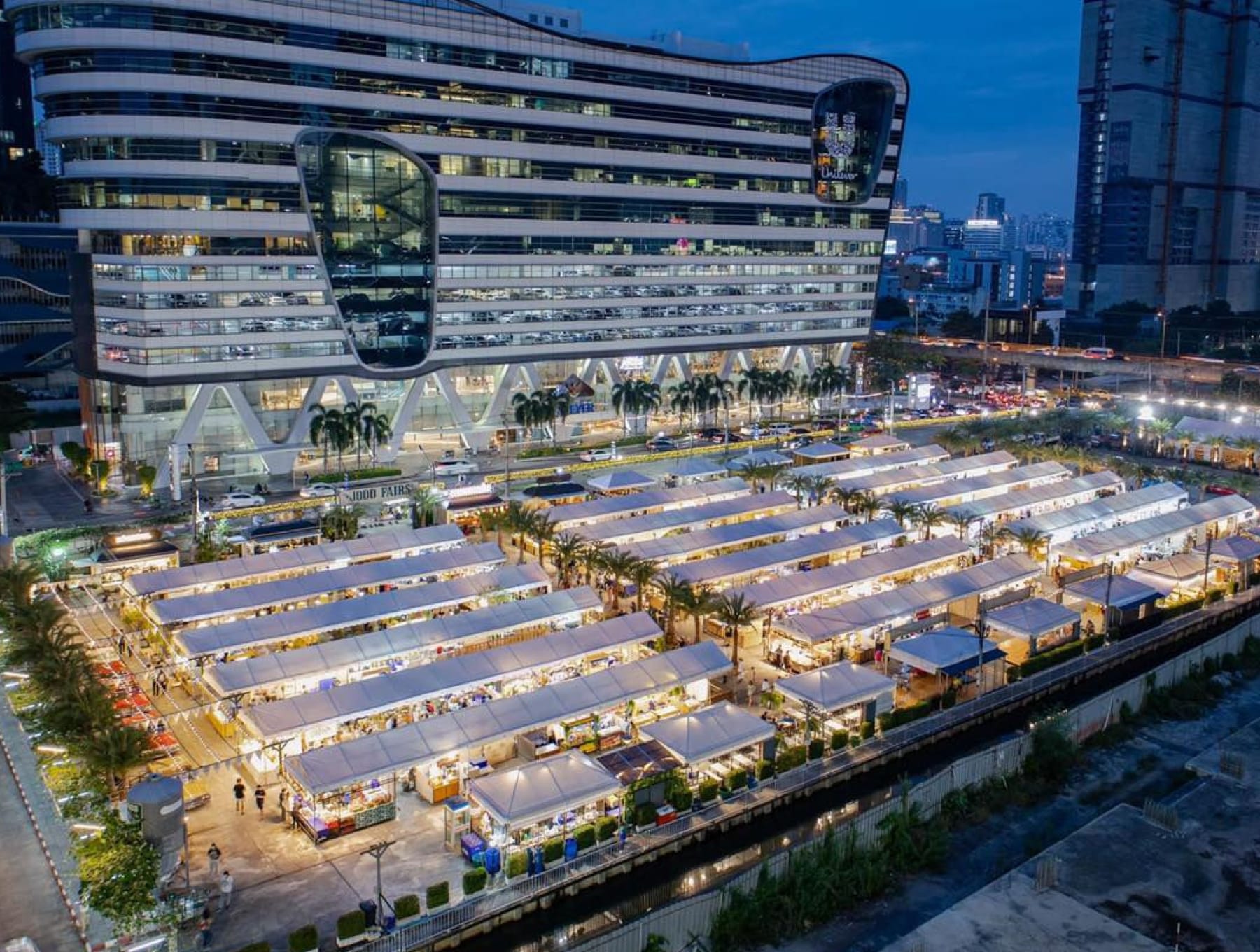 Night Bazaar Bangkok | 137 Pillars Suites & Residences
