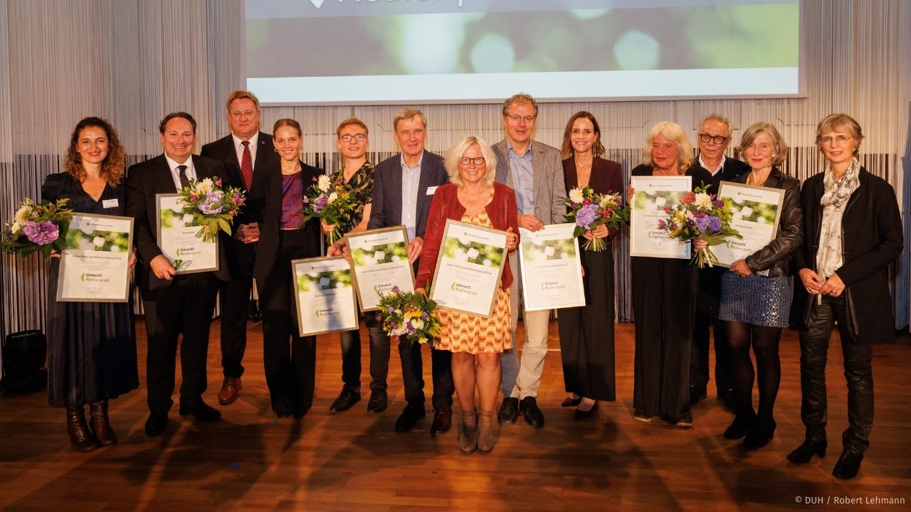 Ute Scheub und Stefan Schwarzer gewinnen UmweltMedienpreis 2024 | oekom ...