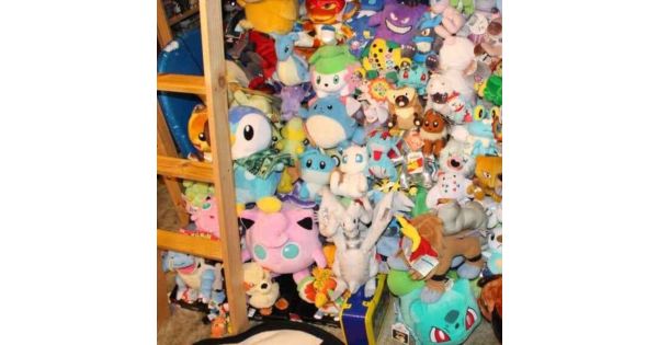 World's largest Pokémon Collection fails to sell! - PokeManCave | Acast