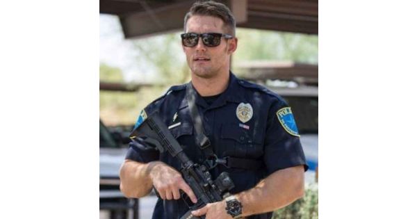 20 SCARY POLICE OFFICER HORROR STORIES - Horror Den Of Misfits | Acast