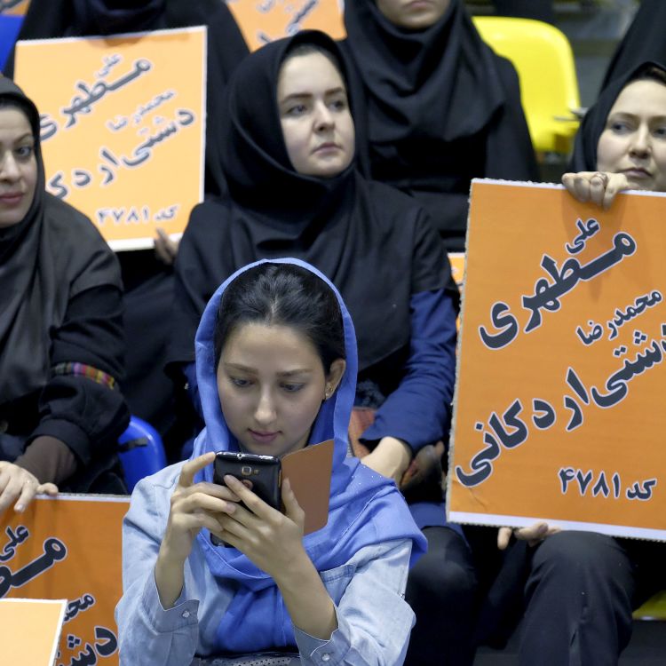 Iranian women fight for social change - FT News in Focus | Acast
