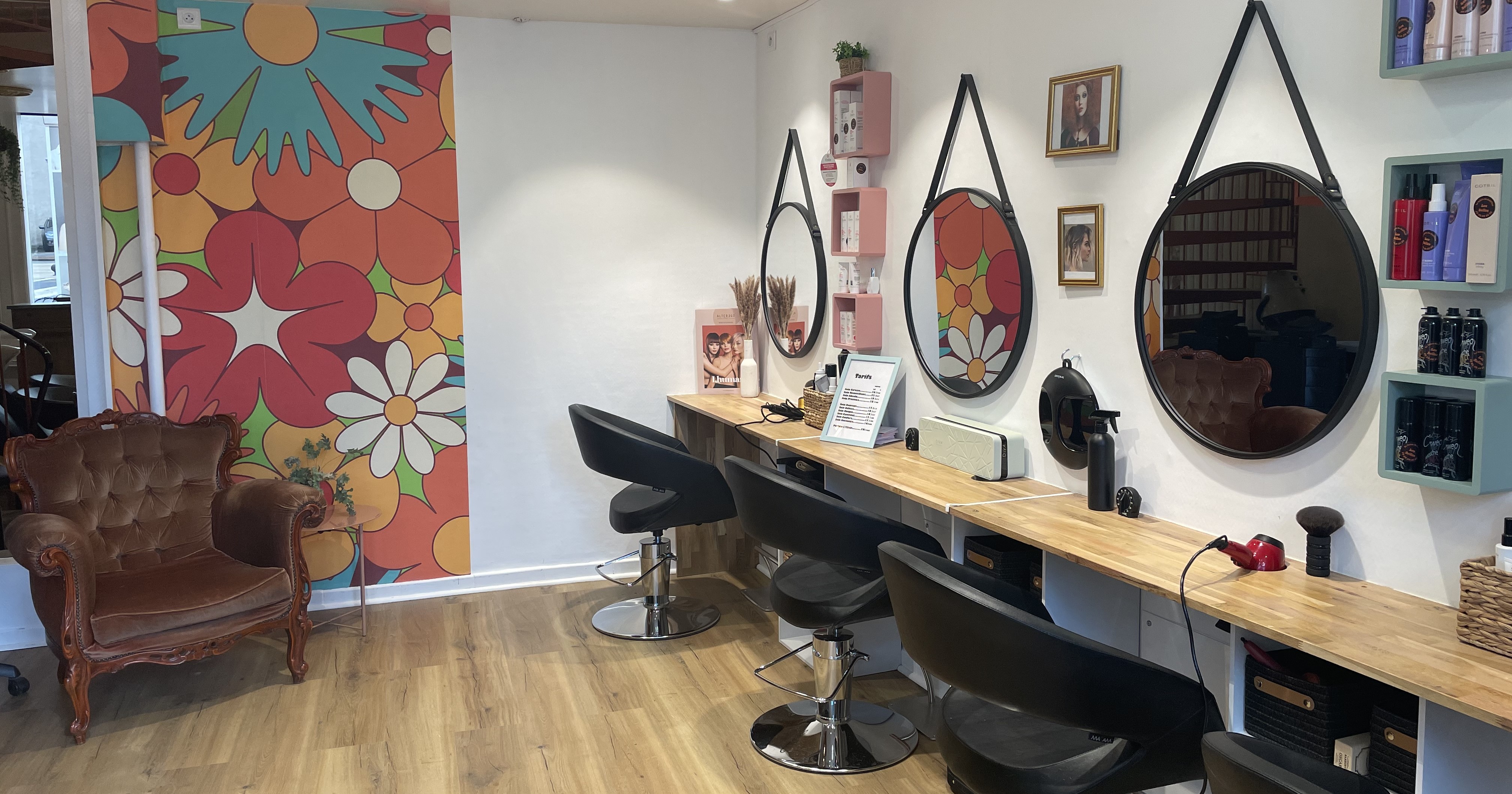 Le Salon De Coiffure Les Belles