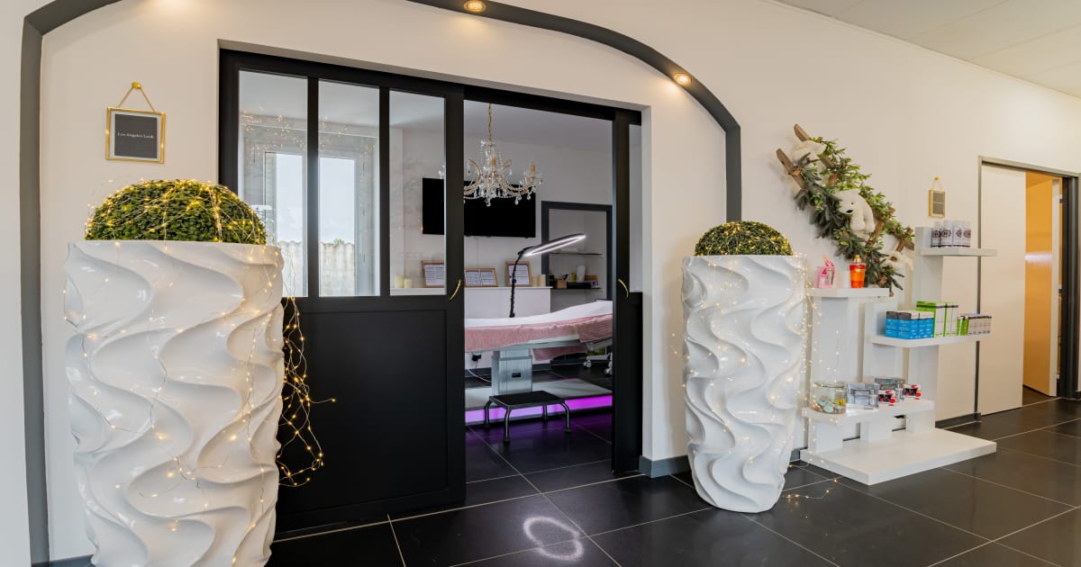 MC Beauty : manucure à Montceau-les-Mines - Planity