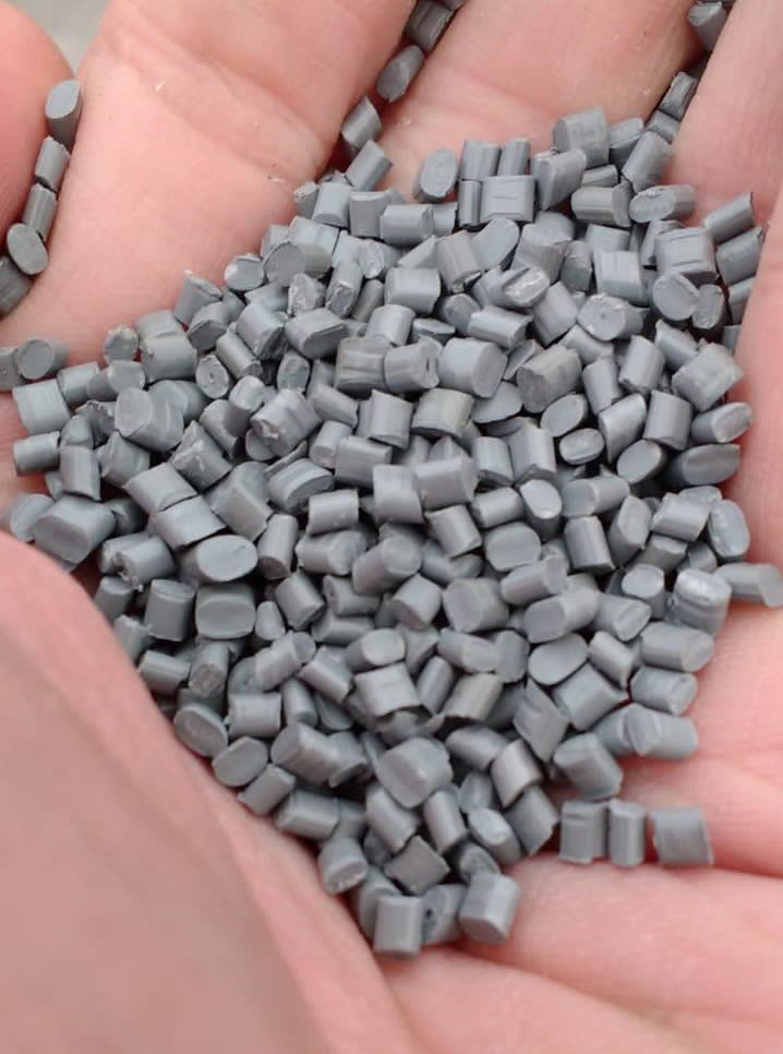 ABS dark gray granules (Offer No. 118996) - B2B Offers at Plastech Vortal